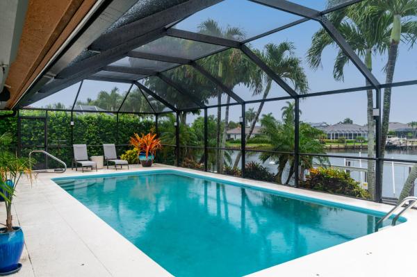Stay & Play Waterfront 3 Bed On Marco Island - Marco Island, FL