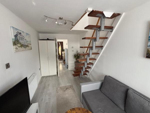 Turbary Park Apartment - Poole