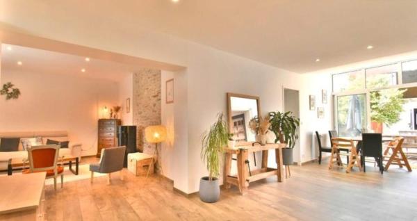 Grande Maison Centre Ville - Laval, France