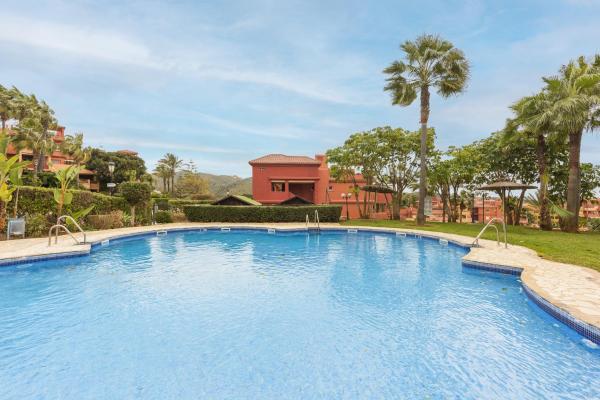 Stylish 2-bed Apartment With Large Terrace & Pool - Marbella