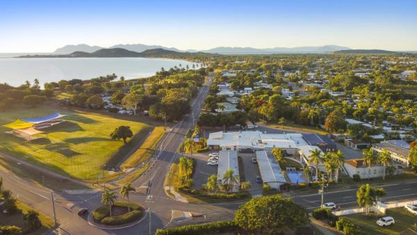 Nightcap At Queens Beach Hotel - Bowen