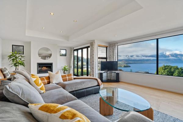 Elevated Elegance In Fernhill - 퀸스타운
