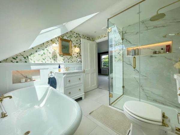 Charming 3-bedroom House In Richmond - London