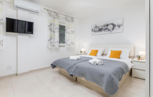 Beautiful Apartment In Pula With Wifi - Peroj