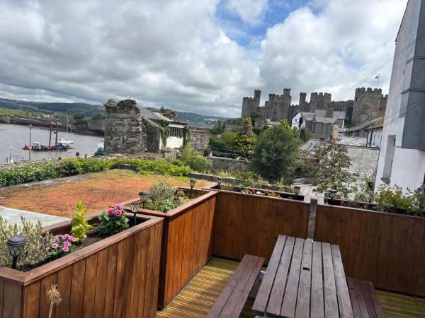 Compton House 1 - Conwy