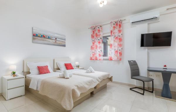 Cozy Apartment In Pula - Banjole