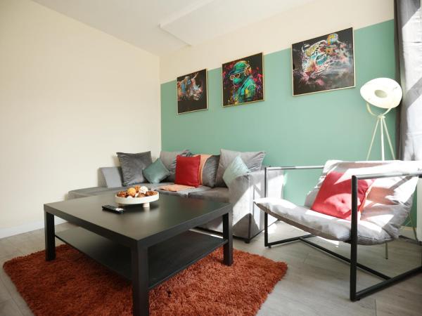 Malpas Place By N And N Stays Ltd, Huge 5 Bedroom House Sleeps 9 Perfect For Contractors & Workers, Free Pvt Parking, Fast Wifi, Close To M4 And Local Amenities - Newport