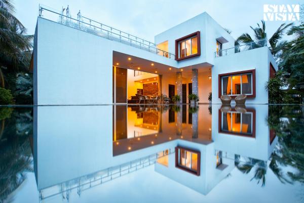 Stayvista At Azure Bliss With Huge Pool, Bbq, Wi-fi - Alibag