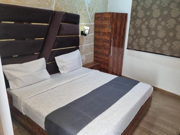 The Rabbit Hotel - Bareilly
