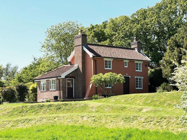 Brick Kiln Holdings By The Suffolk Cottage Collection - Framlingham