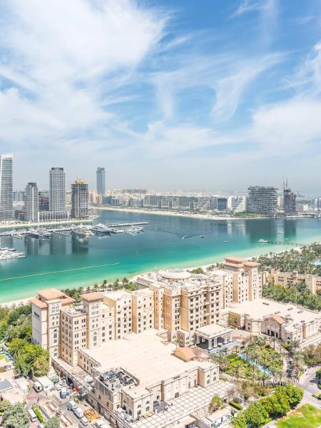 Stylish 1-bedroom With Panoramic Partial Sea View - Dubai