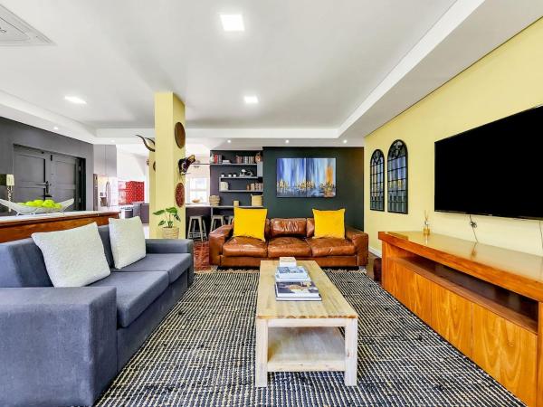 Spacious Family Apartment Near Beach With Inverter - Camps Bay