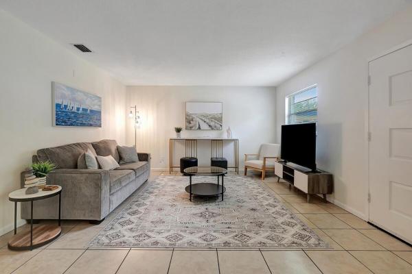 8 Min To Kings Bay Sleeps 6! Boat Parking! - Crystal River, FL