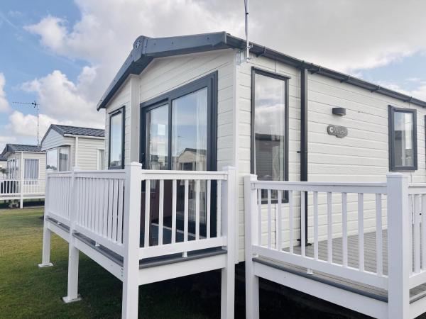 Stunning 6 Berth Caravan, Close To The Beach In Suffolk Ref 68067cr - Kessingland
