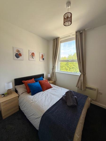 Zelena Luxurious Apartment, Private Parking, Fast Wi-fi, Self Check-in Anytime Perfect For Late Arrivals, 5 Minutes To Old Trafford Stadium - Manchester