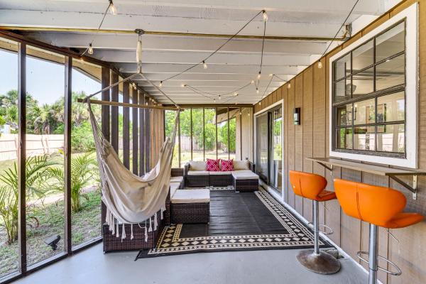 1 Block To Beach And Eats Modern Indialantic Apt - Melbourne Beach, FL