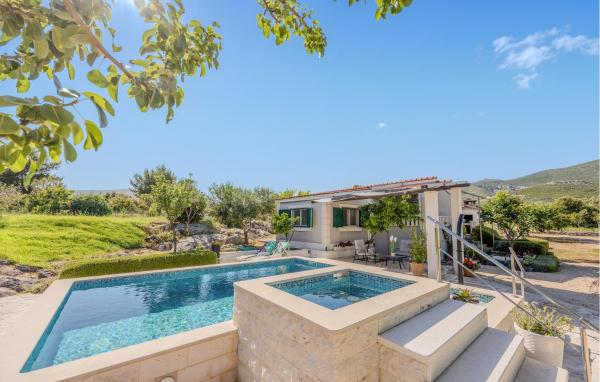 Stunning Home In Plano With Wifi - Trogir