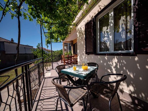 Apartments In Seline - Paklenica Riviera 41711 - Croatia