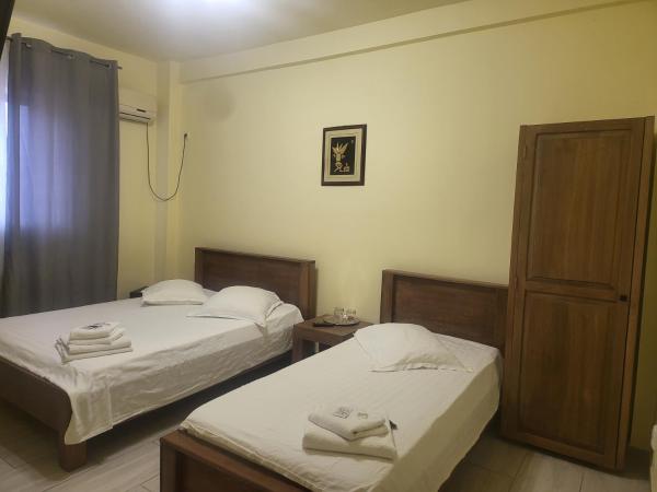 Hotel Acropole - Cernica