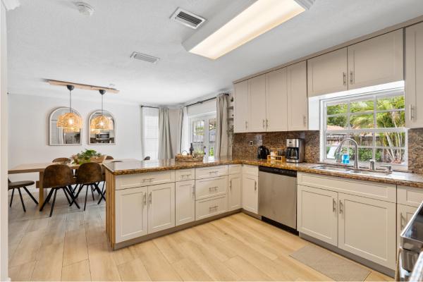 Boho Style 5 Br 2,5 Bt Heated Pool Fit 14 - Doral, FL