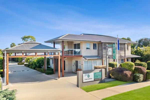 Emerald Inn By Travellers - Emerald