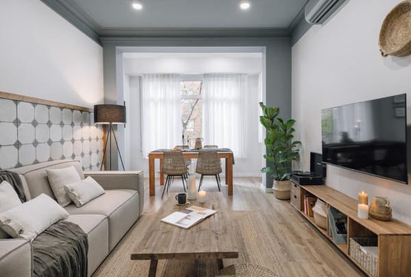 Giralda - 3 Bedrooms In Sagrada Família - Barcelone