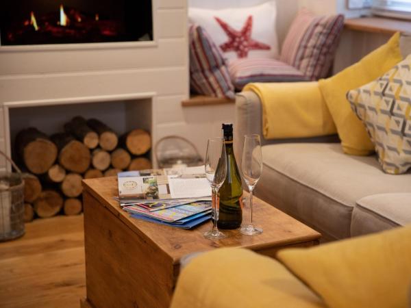 3 Bed In Dartmouth 74972 - 다트머스