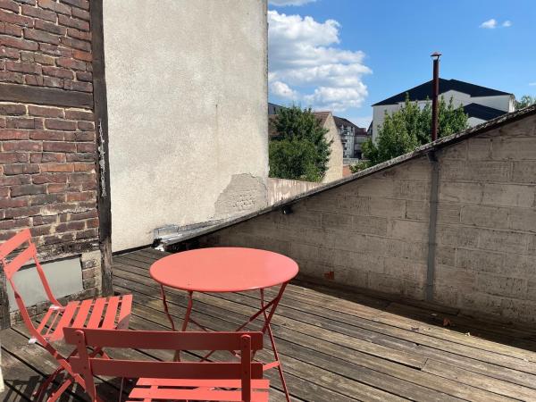 Studio Cosy Avec Terrasse - Gare A 2min & Wifi - Compiègne