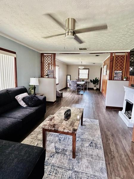 Spacious Lake Retreat For Families - St. Cloud, FL