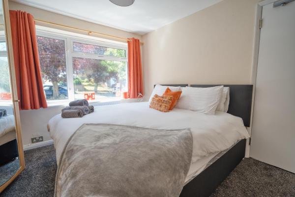 Pierocks Grove Entire House, Free Parking And Wi-fi In High Wycombe - Marlow