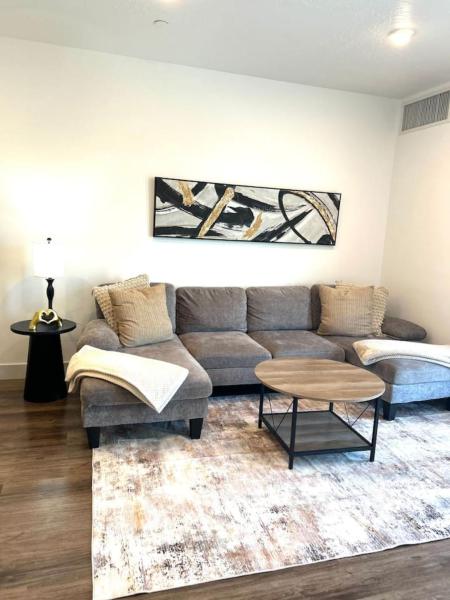 Beehive Getaway - Tracy Aviary & Botanical Gardens