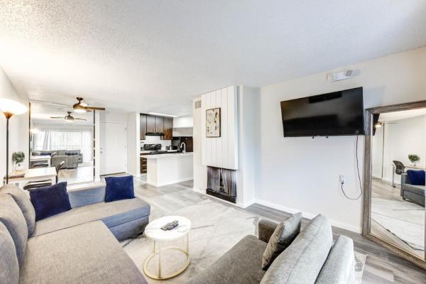 Bright & Stylish Free Wifi Pool Gym Free Parking - Stafford, TX