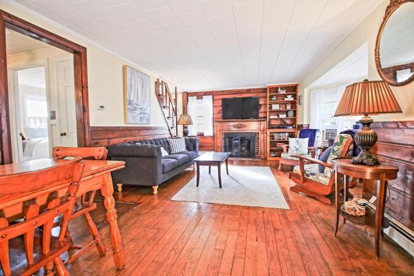 Lofted Cape Cottage By Leavetown Vacations - Dennis