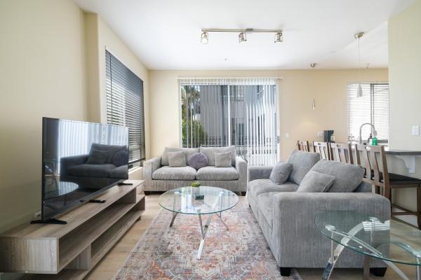Multiple Marina Del Rey Apartments Hub - Marina del Rey, CA