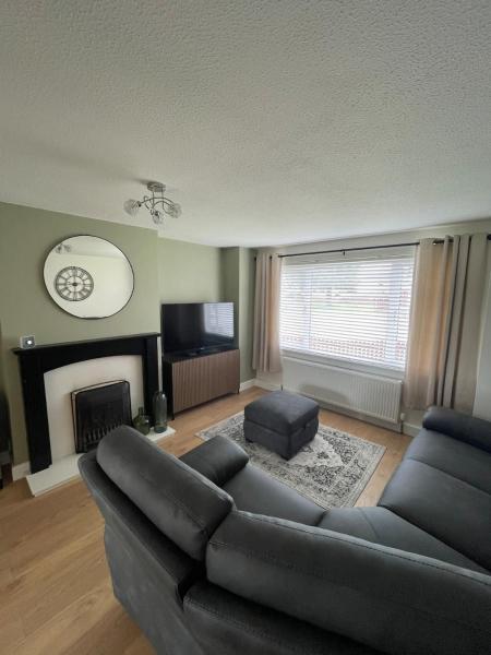 Spacious 3 Bedroom Home - Loch Ness