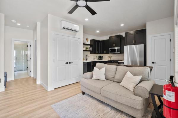 1 - Modern Loft Getaway 25 Min To Zion, Walk To Food And Parks - La Verkin, UT
