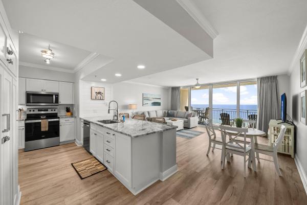 Emerald Beach Resort 1734 - Amazing Views, Beachfront, King Bed, 3 Pools, Starbucks - Laguna Beach, FL