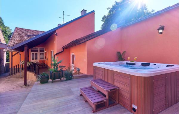 Awesome Home In Daruvar With Jacuzzi - Daruvar