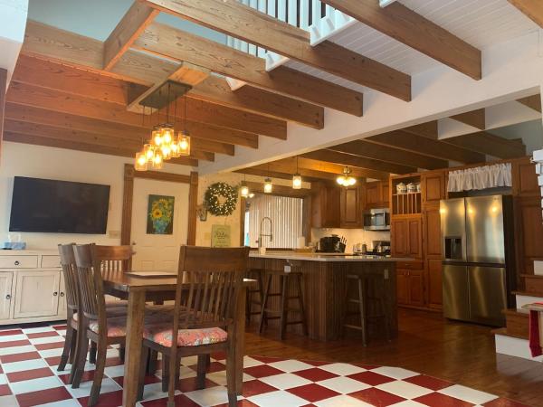 The Blessing House Peaceful Stylish Near Downtown - Siloam Springs, AR