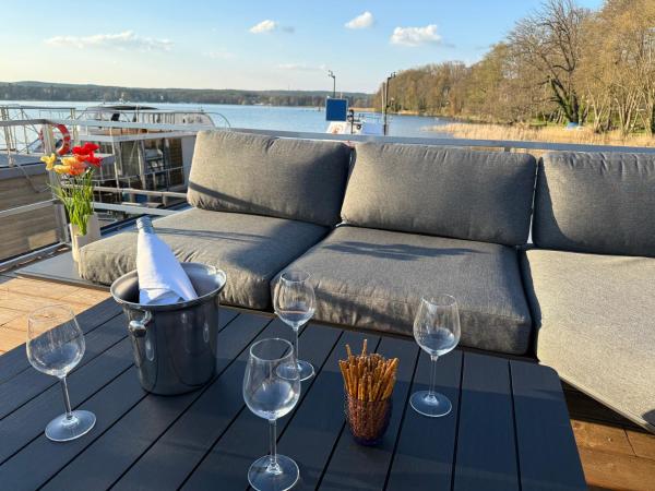 Traumzeitboot Helmut - Exklusiver Festlieger In Perfekter Lage Am Scharmützelsee Bad Saarow - Brandebourg