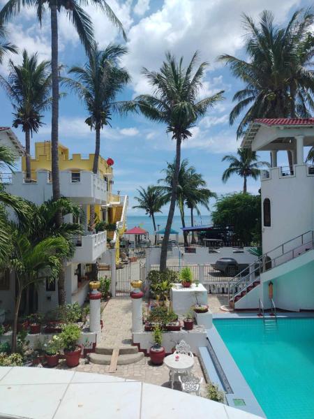 Hhb White And Yellow Castle Hotel And Resort - Calatagan