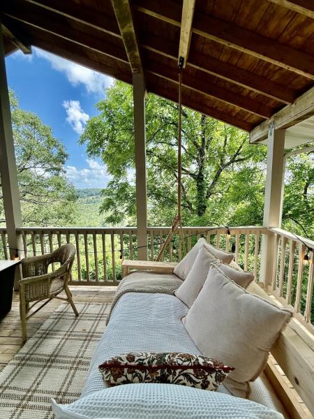 The Hideaway House At The Bluebird - Eureka Springs