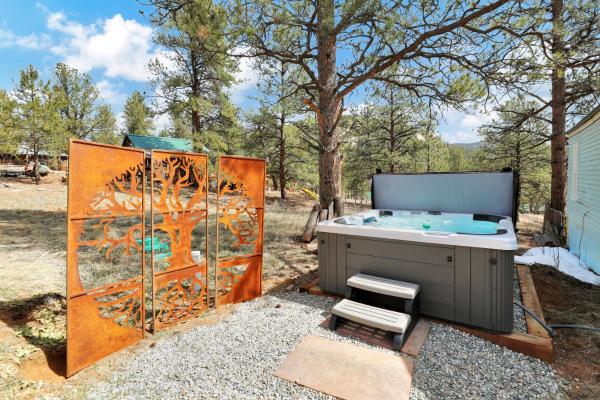 Timeless Pineview Cottage Hot Tub & Pet Friendly - Staunton State Park, Pine