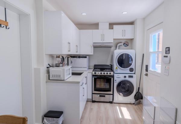 Quiet, Cozy 2br1ba Near Skytrain - バンクーバー