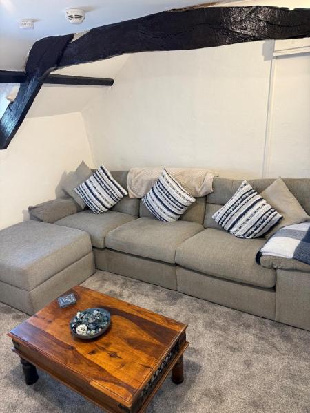 1 Bedroom Flat - Camelford