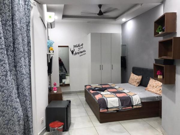 Epicurean Luxury Stay - Noida