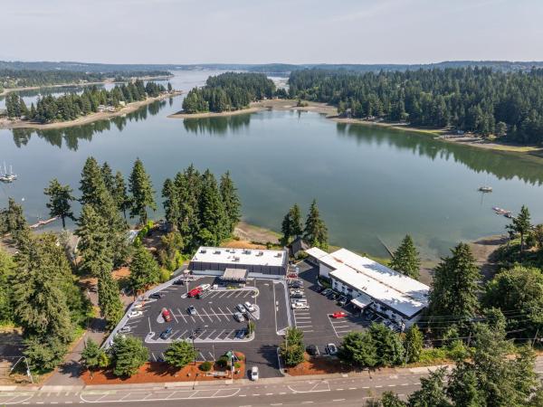 Oyster Bay Inn & Suites - Bremerton, WA