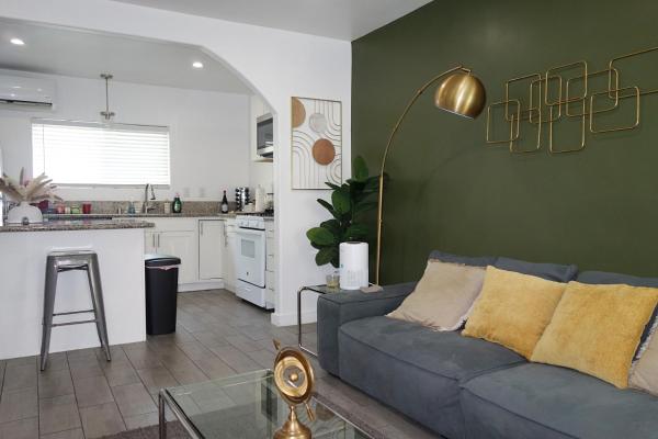 Casa Mid City - Centrally Located 1br Getaway With Private Yard - Culver City, CA