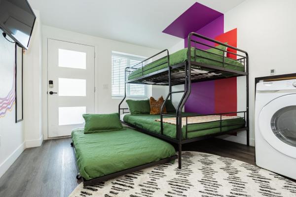 St Louis Premier Modern Vegas Escape Arts District & Patio - Las Vegas, NV