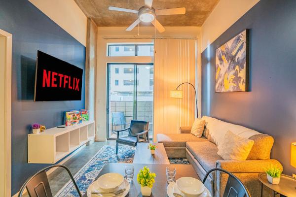 Stylish 2bd - Cdt - Gym, Pool, Parking - Sleep 8 - Chase Field - Phoenix